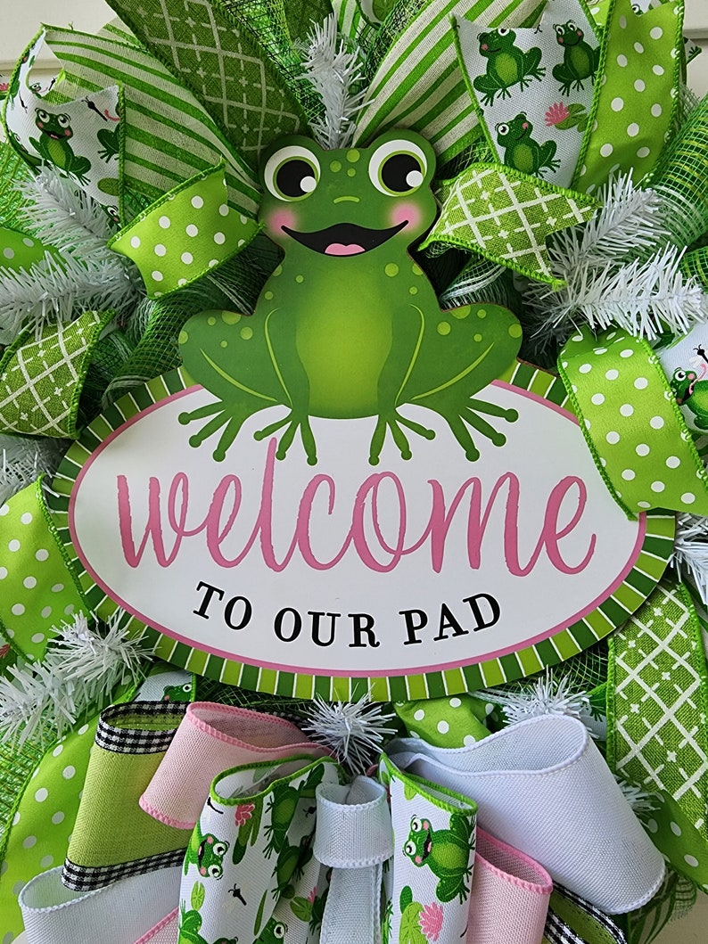 Frog Welcome Green Summer Farmhouse Door Hanger Wall Hanging - Etsy