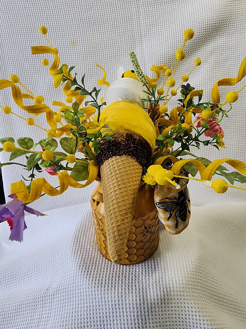 Bumble Bee Centerpiece, Tabletop Bee Decor, Summer Table Arrangement - Etsy