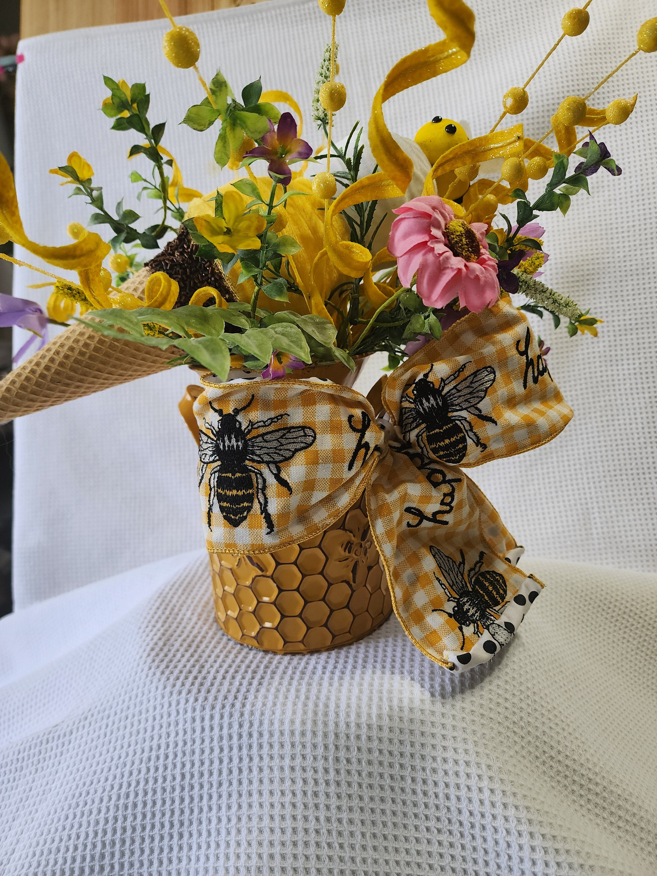 Bumble Bee Centerpiece, Tabletop Bee Decor, Summer Table Arrangement - Etsy