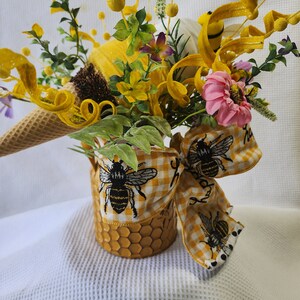 Bumble Bee Centerpiece, Tabletop Bee Decor, Summer Table Arrangement - Etsy