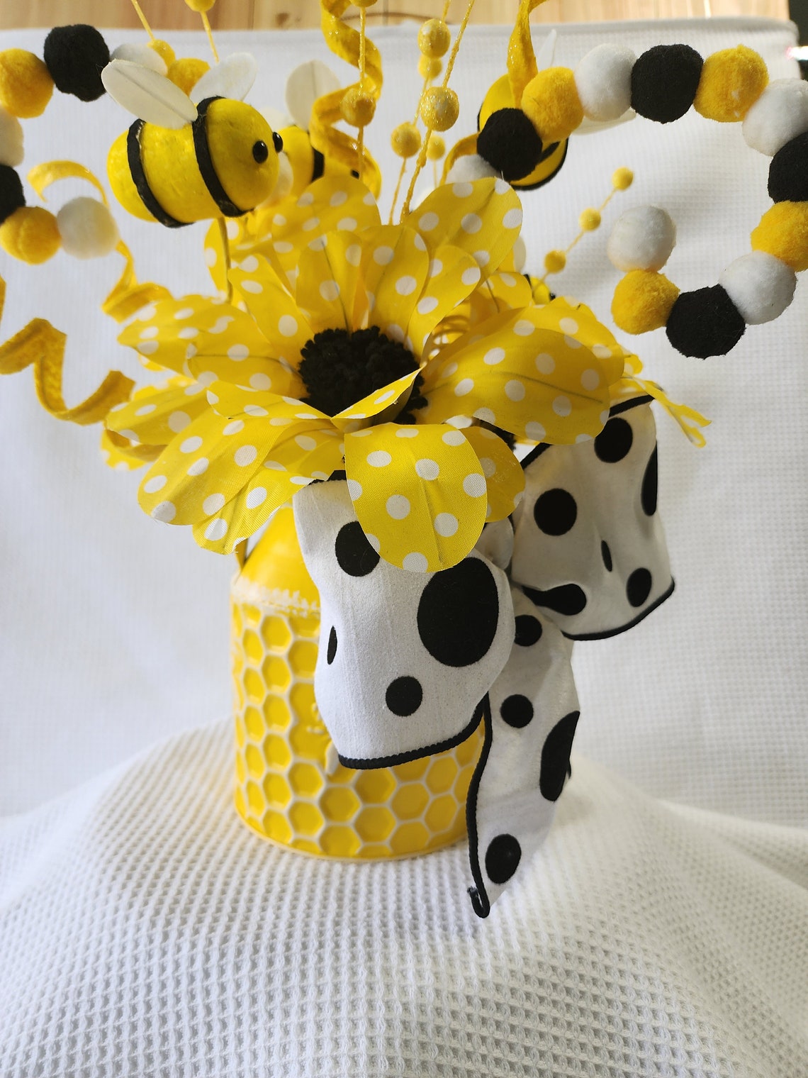 Bumble Bee Centerpiece, Tabletop Bee Decor, Summer Table Arrangement - Etsy