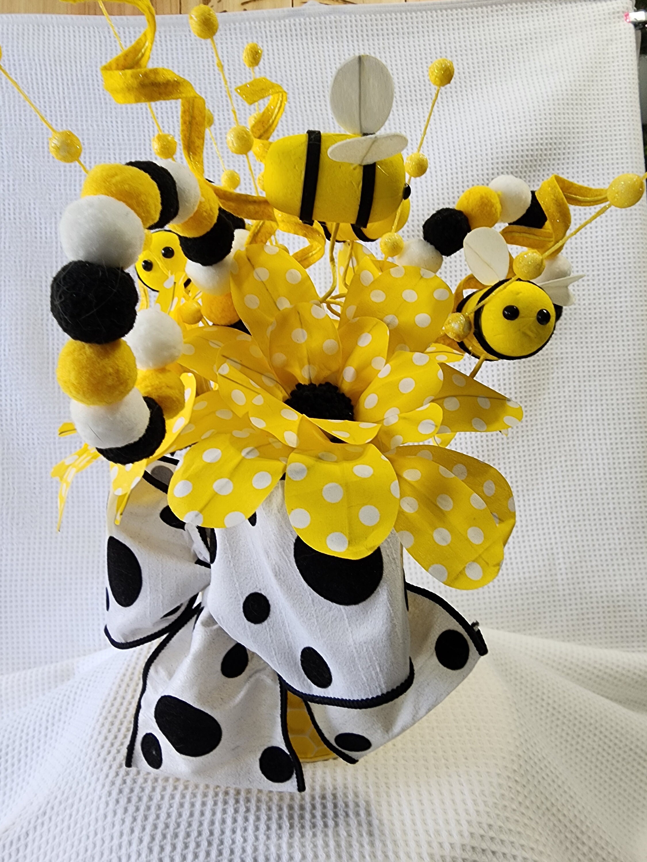 Bumble Bee Centerpiece, Tabletop Bee Decor, Summer Table Arrangement - Etsy