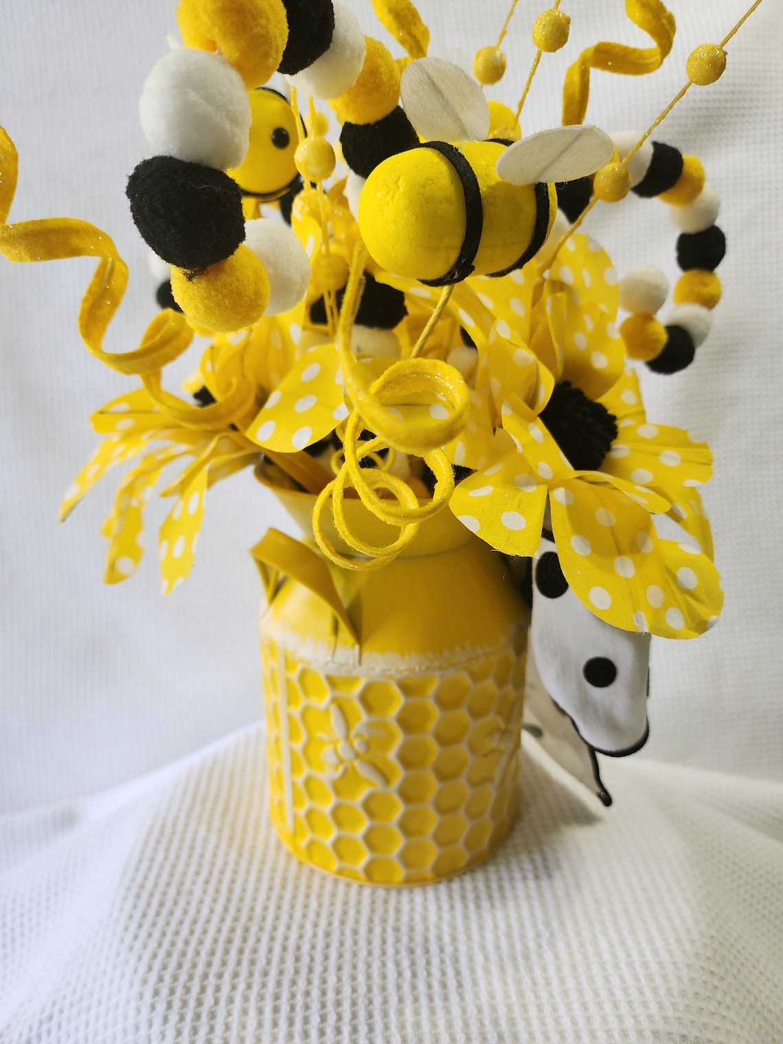 Bumble Bee Centerpiece, Tabletop Bee Decor, Summer Table Arrangement - Etsy