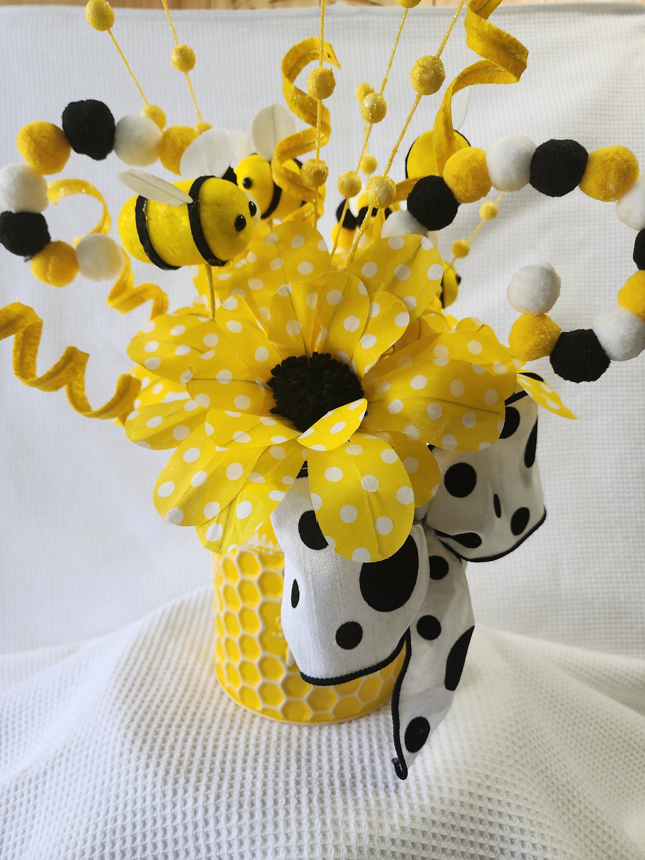 Bumble Bee Centerpiece, Tabletop Bee Decor, Summer Table Arrangement - Etsy