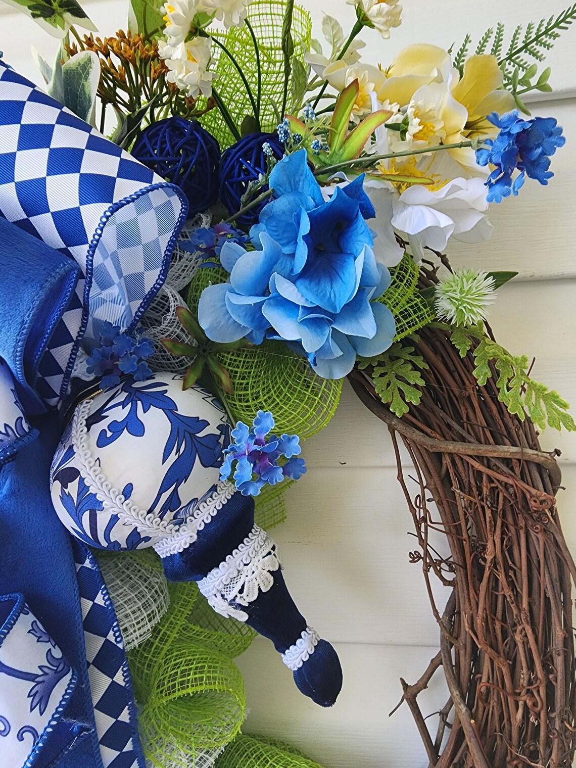 Blue Toile Floral Grapevine Wreath With Large Chinoiserie Print ...