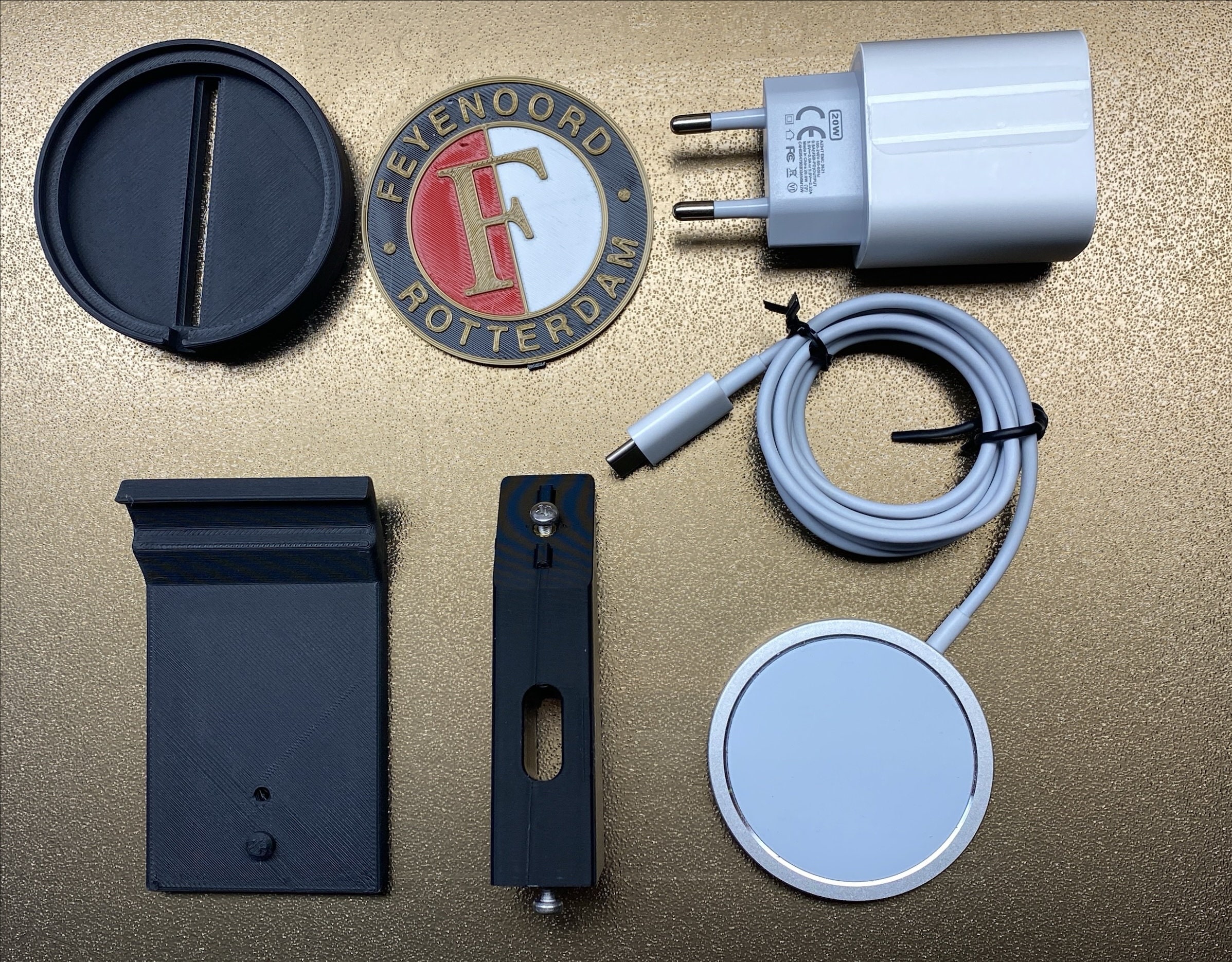 Charge the Feyenoord Magic: Wireless Charger With Unprecedented Pride ...