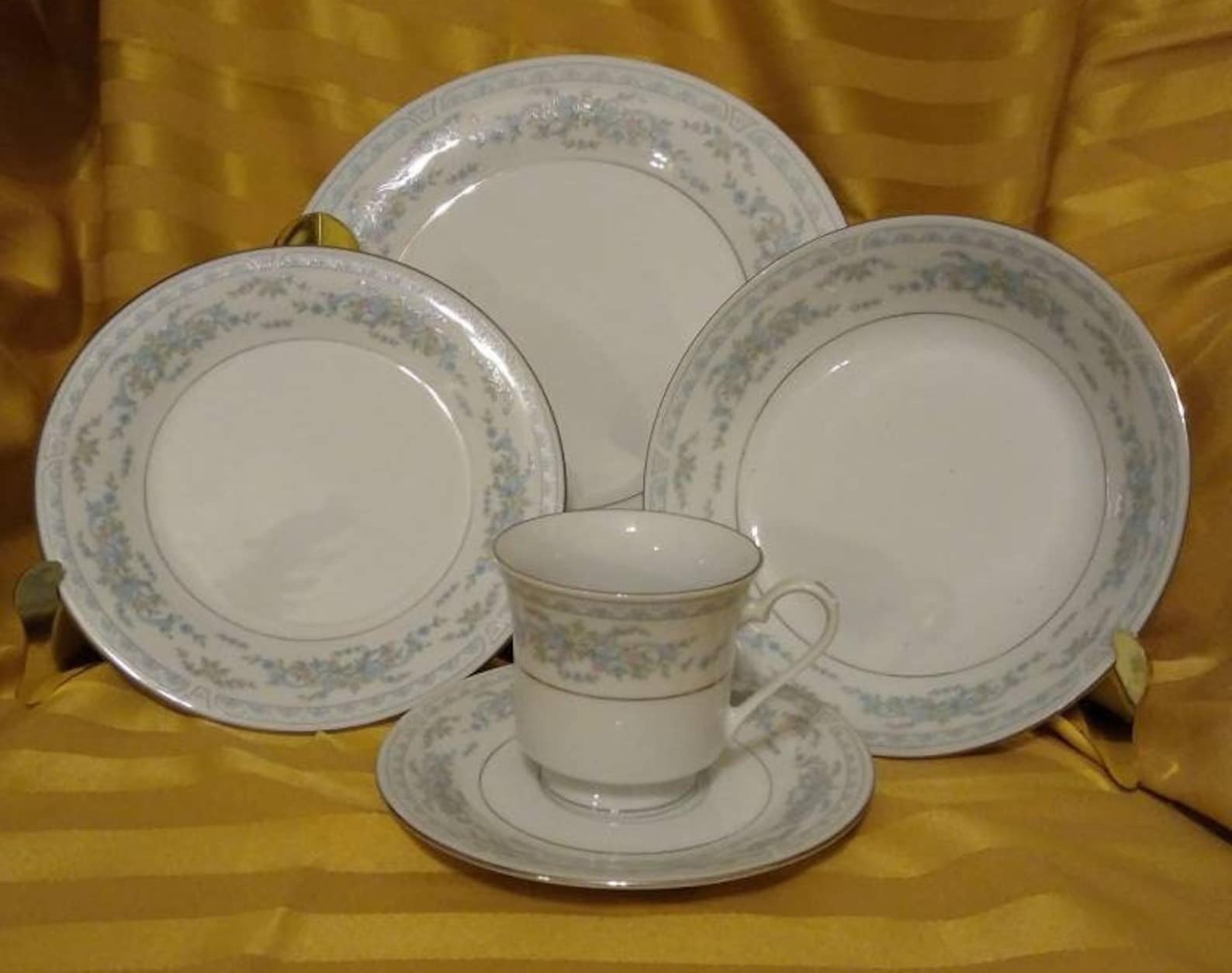 Crown Ming Fine China. Pattern: Rose Point. Assorted Serving Pieces. - Etsy