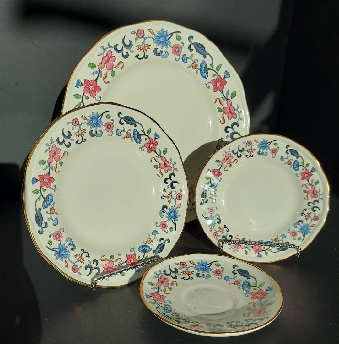 Wedgwood Bone China. England. Pattern: Bainbridge. 4 Piece Plate Set ...