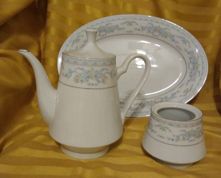 Crown Ming Fine China. Pattern: Rose Point. Assorted Serving Pieces. - Etsy