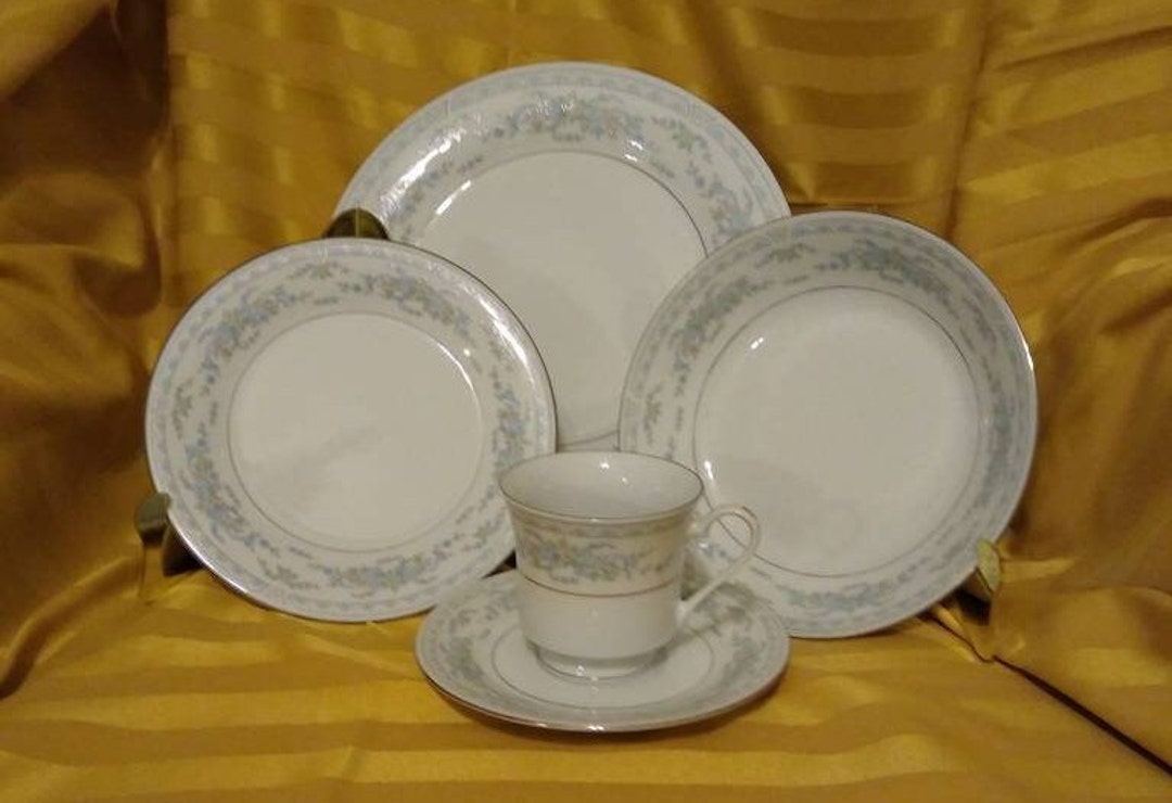 Crown Ming Fine China. Jian Shiang. 5-piece Place Setting. Pattern ...