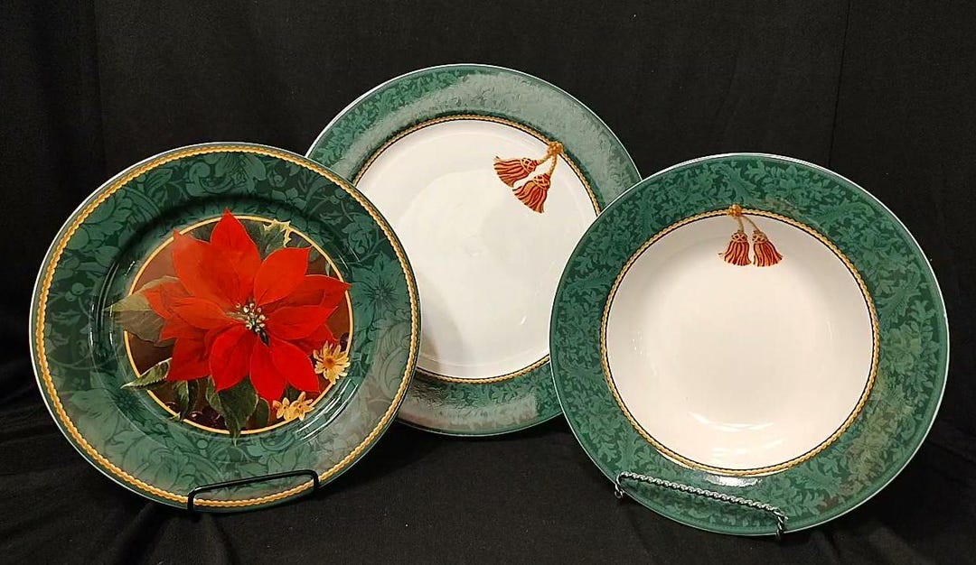Hallmark Home Collection by Sakura. Pattern: Holiday Abundance. Plates ...