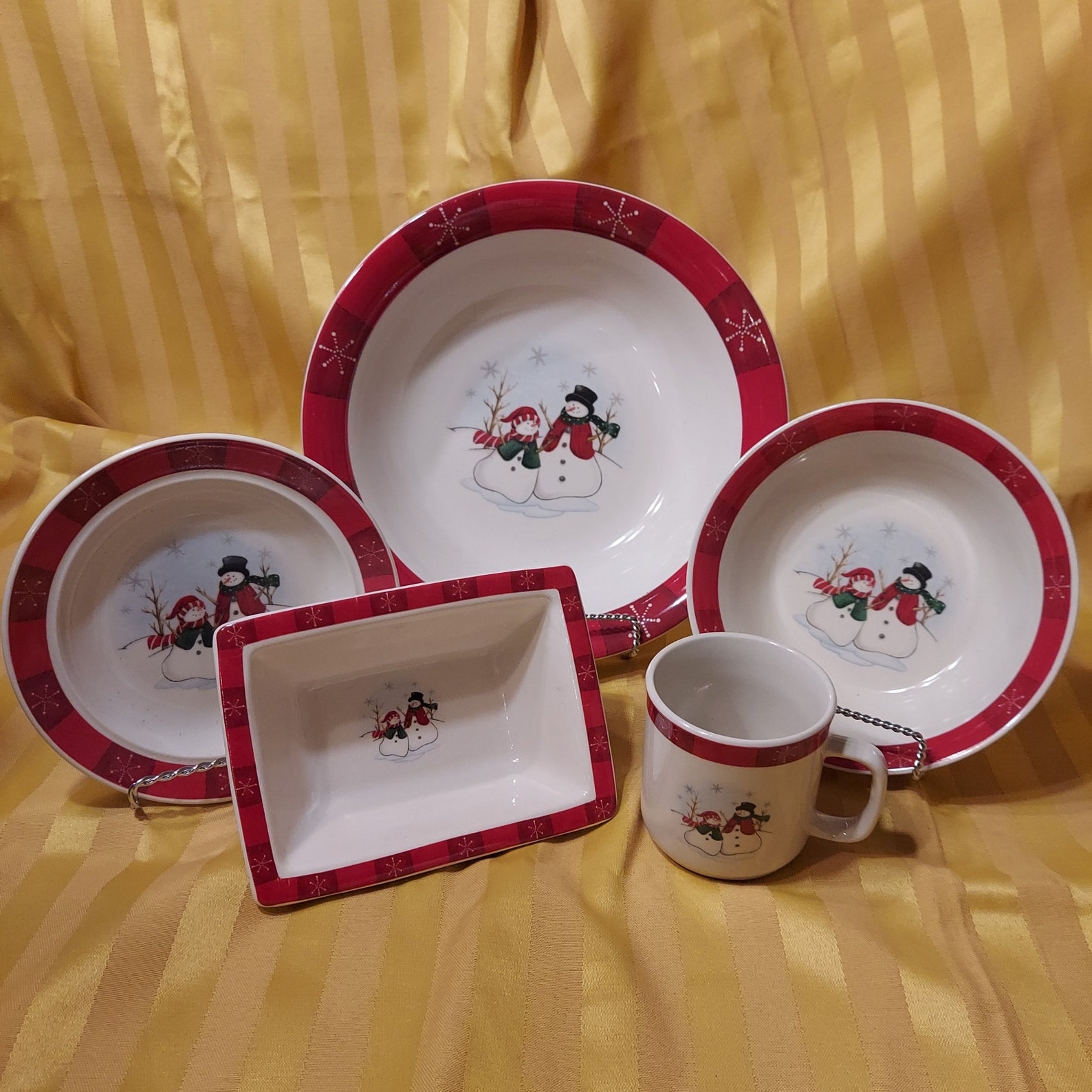 Royal Seasons RN3 Dinnerware. Two Snowmen With Red and Green Scarves ...
