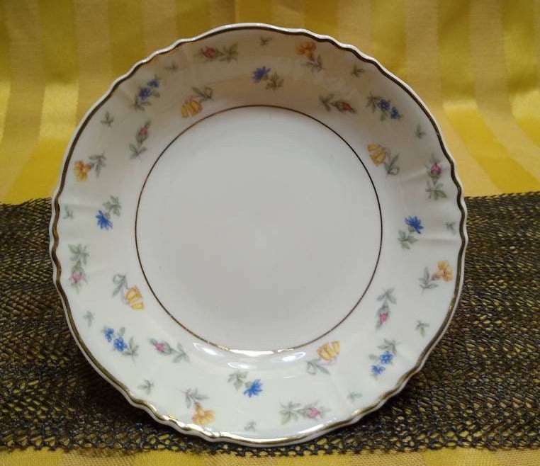 Federal Shape Syracuse China. Pattern: Suzanne. 6 Piece Place Settings ...
