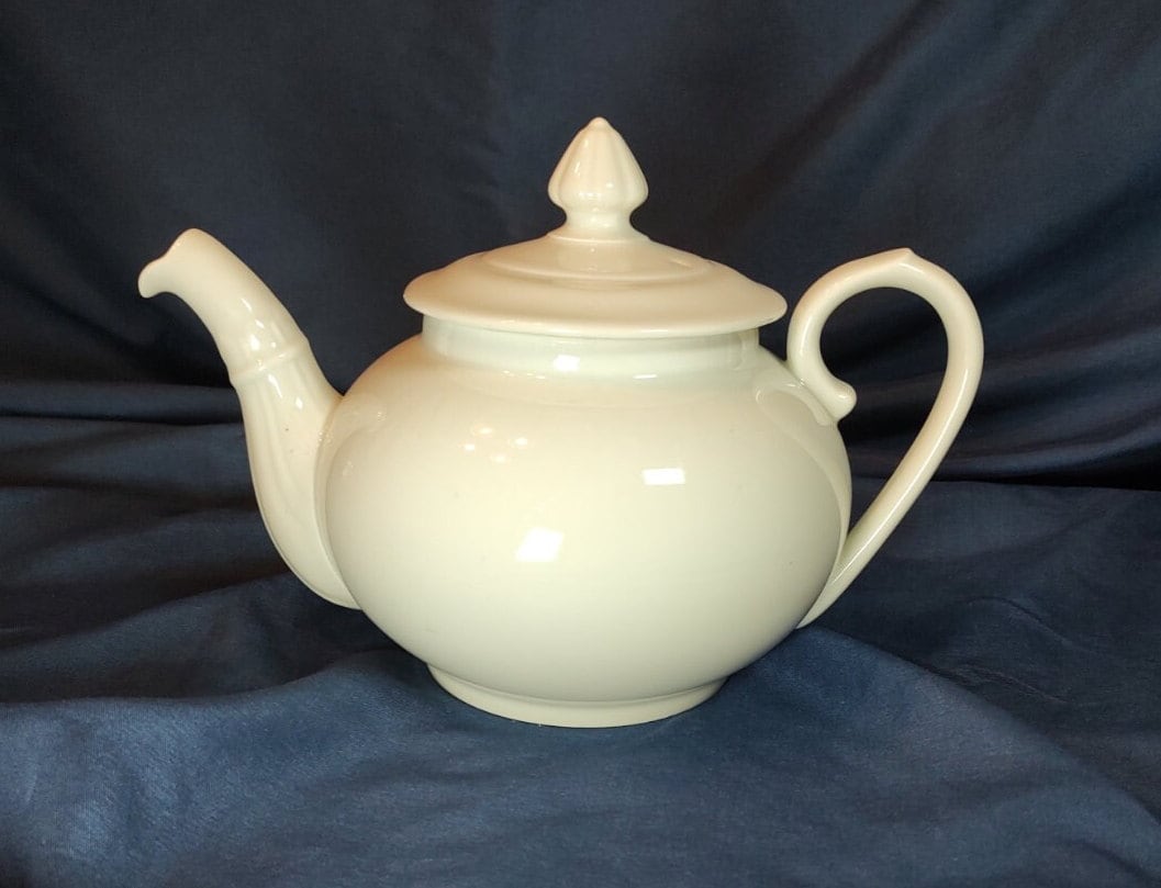 Pillivuyt Porcelains. Pattern: Culinary White. Teapot. - Etsy
