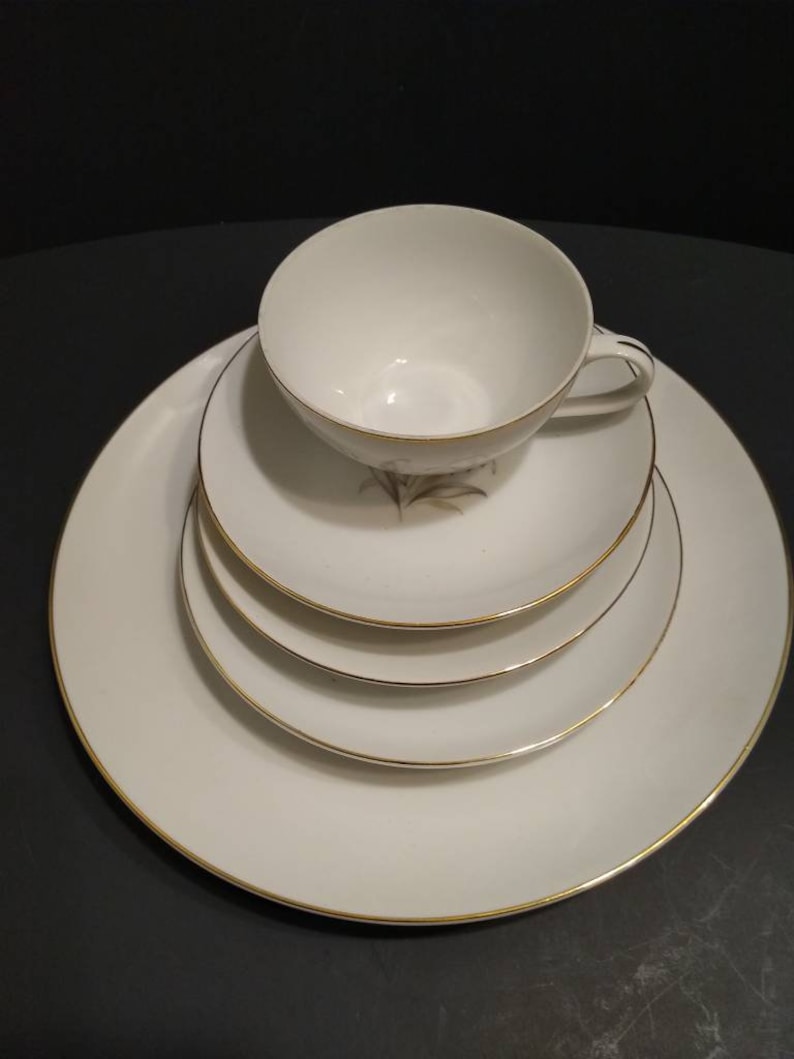 Kaysons Fine China. Pattern: Golden Rhapsody. - Etsy