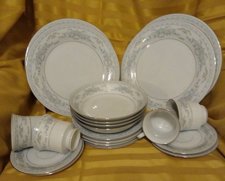 Crown Ming Fine China. Jian Shiang. 5-piece Place Setting. Pattern ...