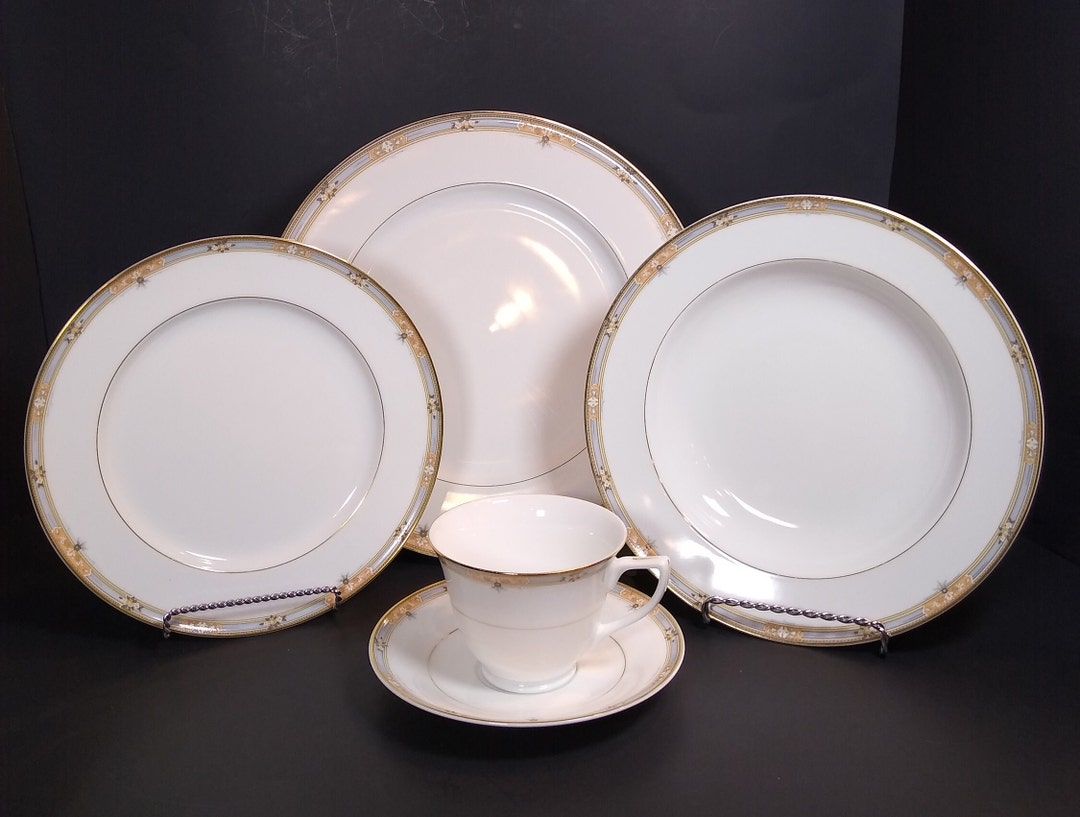Mikasa Fine China. Pattern: LAC04 Roman Classic. Pieces Sold Separately ...