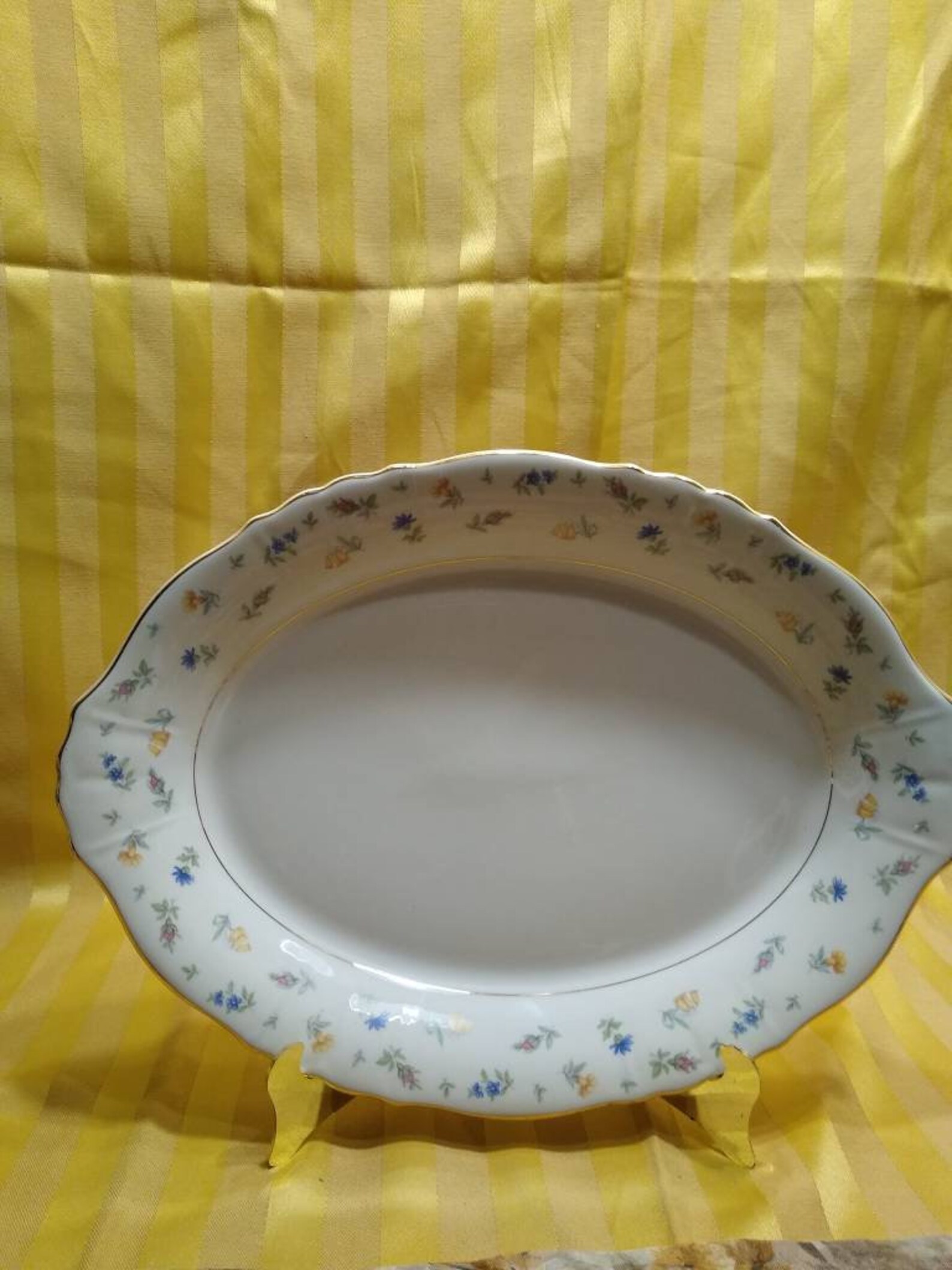 Federal Shape Syracuse China. Pattern: Suzanne. 6 Piece Place Settings ...