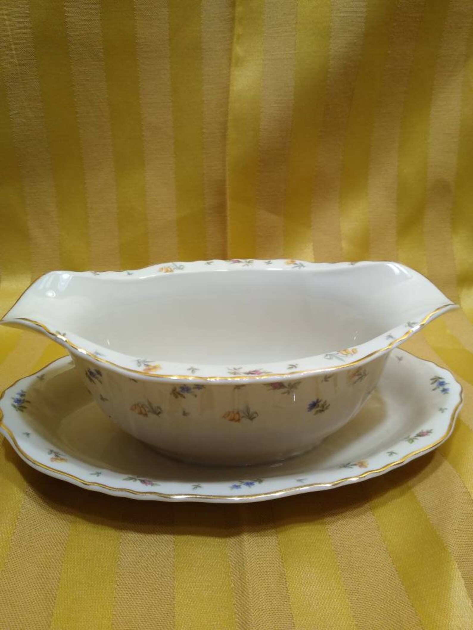 Federal Shape Syracuse China. Pattern: Suzanne. 6 Piece Place Settings ...