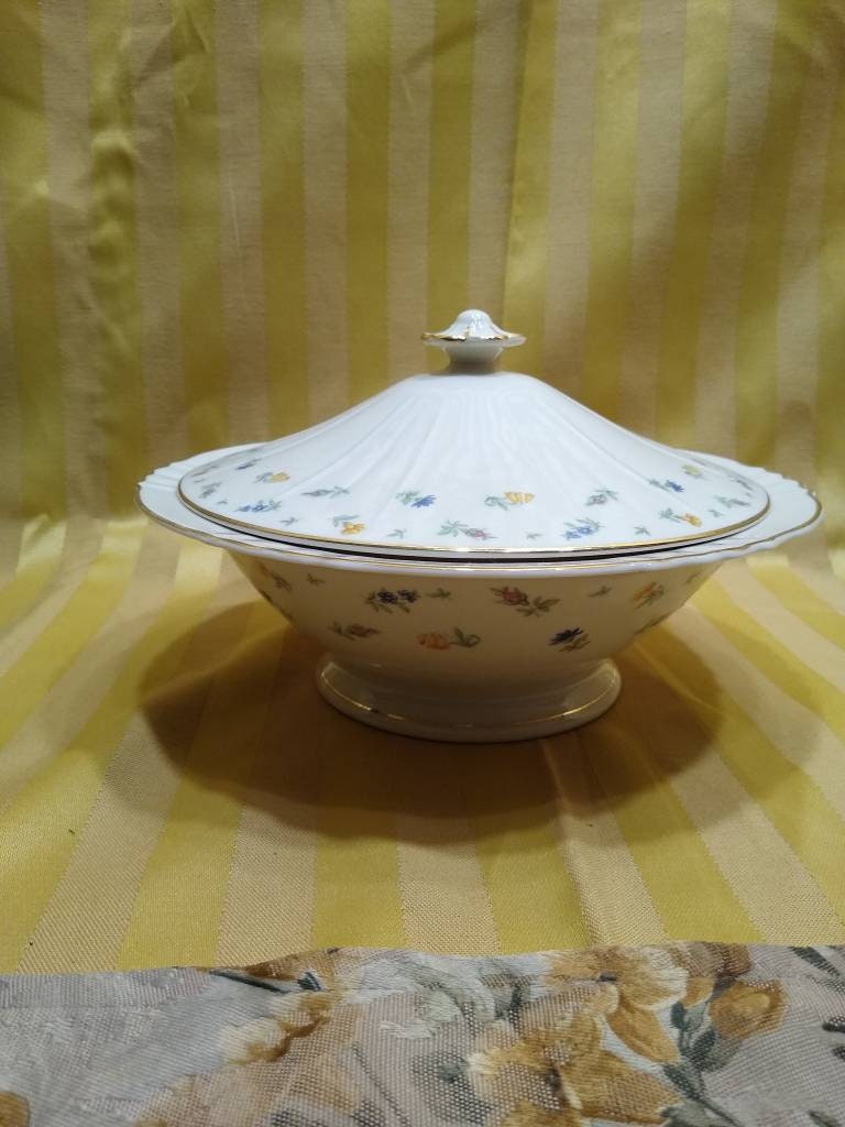 Federal Shape Syracuse China. Pattern: Suzanne. 6 Piece Place Settings ...