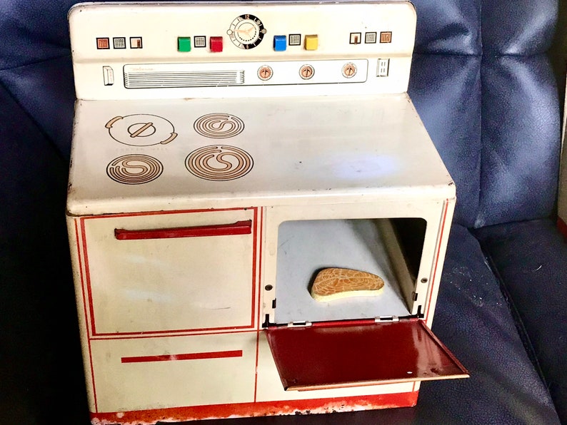 Vintage Tin Kitchen Set. This is a Very Cute Wolverine Tin Kitchen Set ...