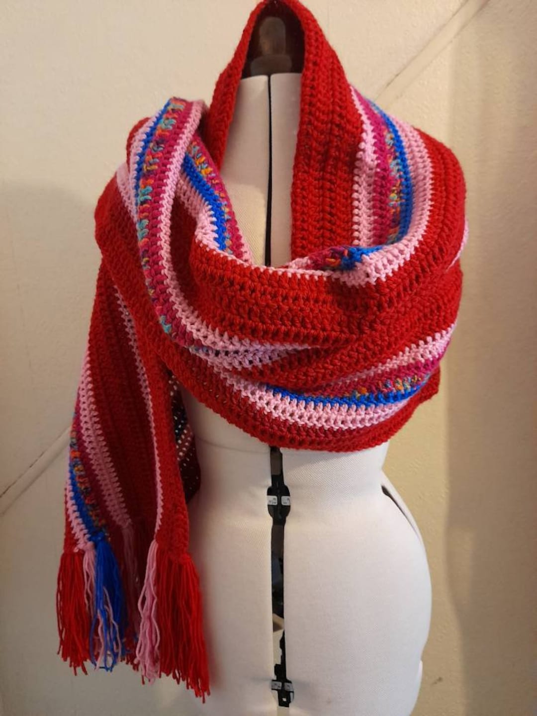 Châle pour dames. Crocheté à la main, 212cm de long, 100% acrylique ...