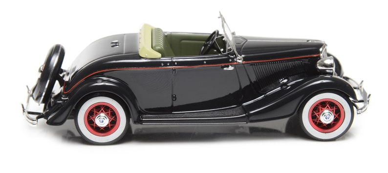 1933 Ford Model 40 Roadster Top-down Scale Model in 1:43 Scale by Esval ...