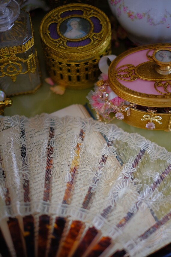 Antique Rare Lace Hand Fan - Gem