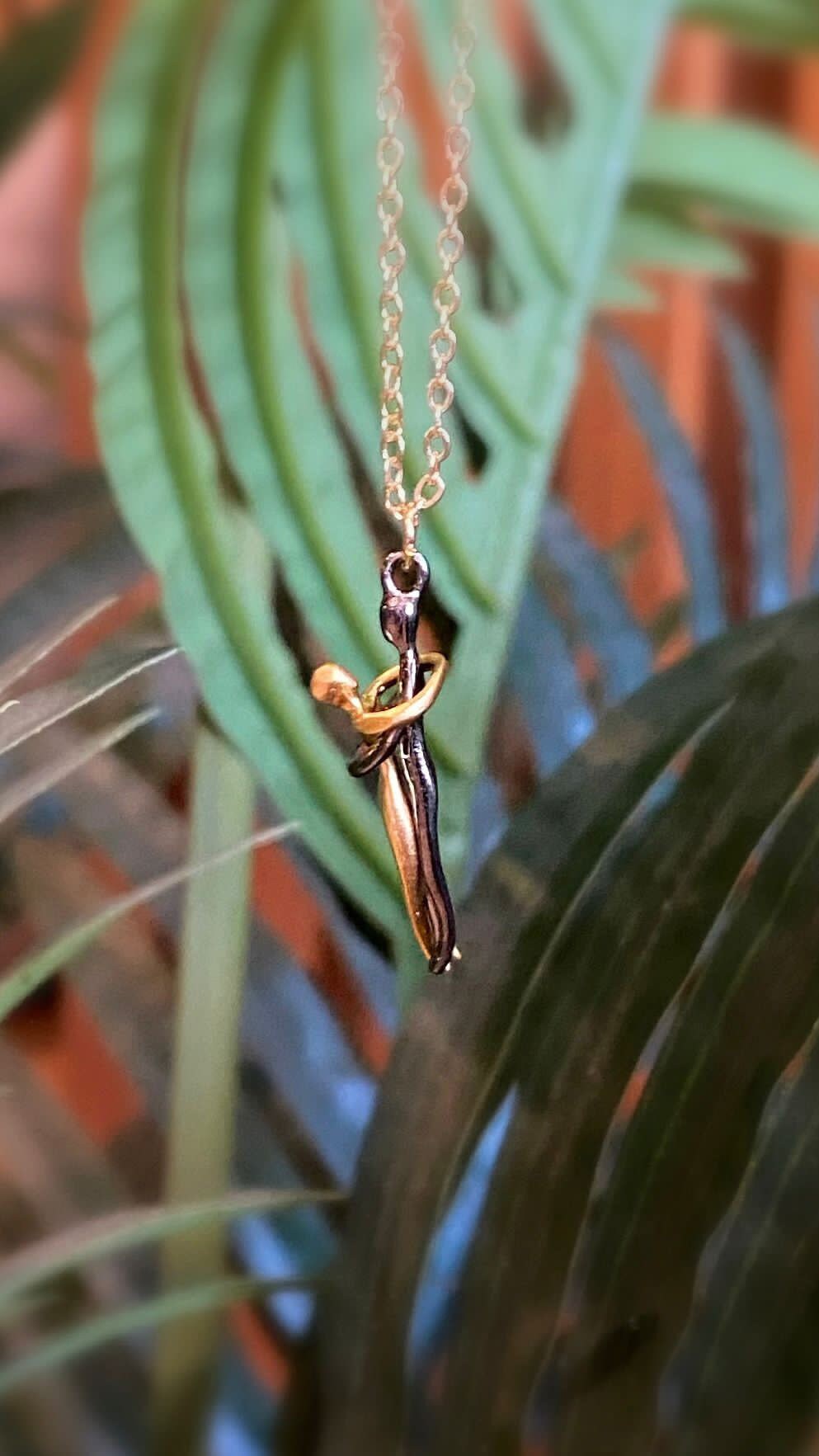 Hug Me Couple Necklace, Hugging Couple Pendant Necklace, Embracing ...