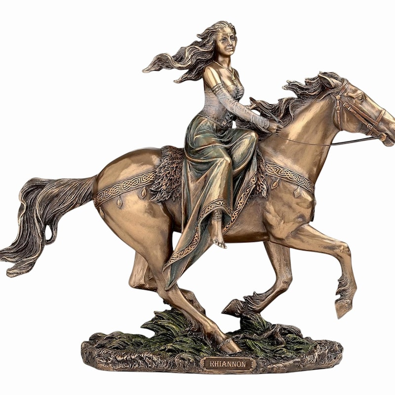 Medieval Lady Statue - Etsy