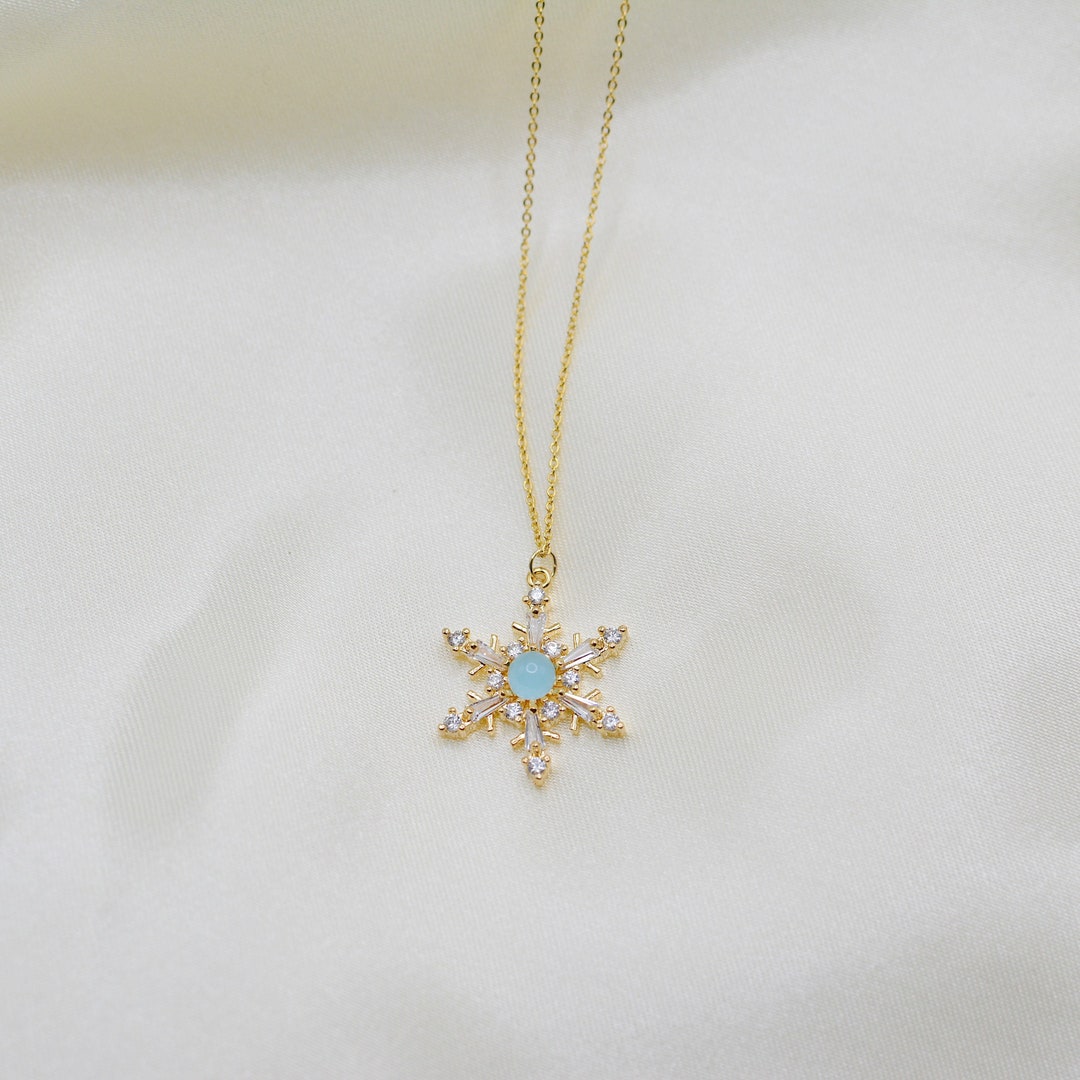 Snowflake Pendant Necklace - Etsy