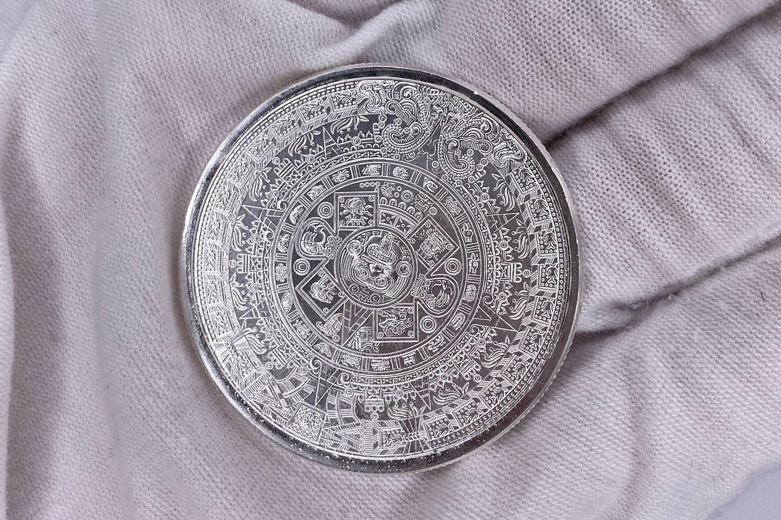 1 Oz .999 Aztec Calendar Authentic Silver Round Free Capsule - Etsy