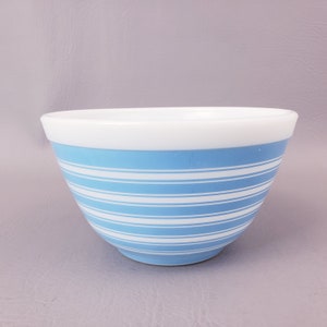 Vintage Pyrex Bowl 401, 1-1/2 Pint Blue Rainbow Stripe Mixing Bowl ...