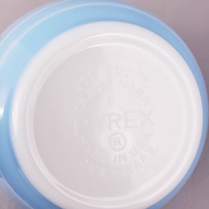 Vintage Pyrex Bowl 401, 1-1/2 Pint Blue Rainbow Stripe Mixing Bowl ...