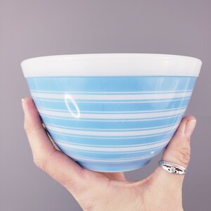 Vintage Pyrex Bowl 401, 1-1/2 Pint Blue Rainbow Stripe Mixing Bowl ...