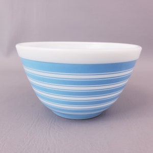 Vintage Pyrex Bowl 401, 1-1/2 Pint Blue Rainbow Stripe Mixing Bowl ...