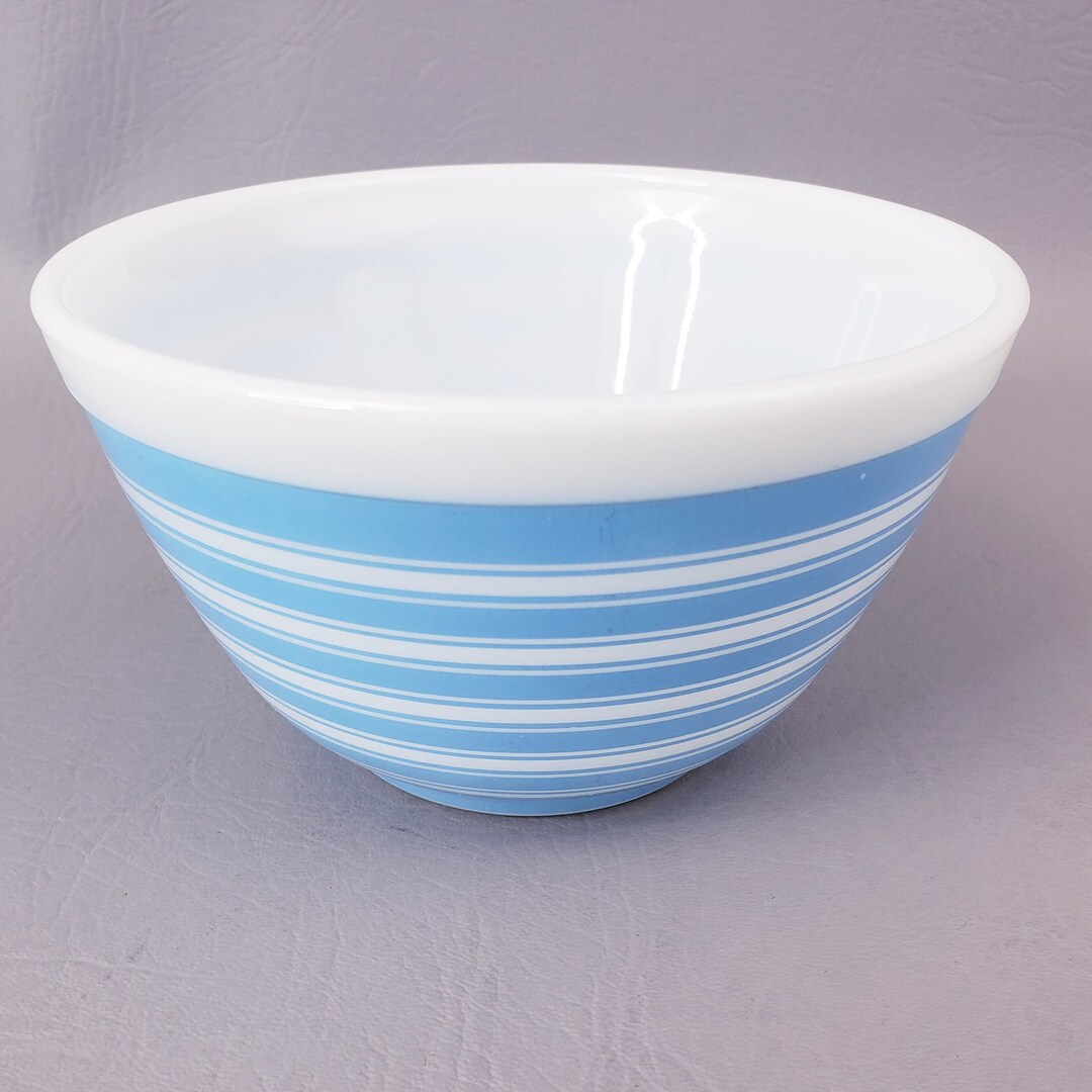 Vintage Pyrex Bowl 401, 1-1/2 Pint Blue Rainbow Stripe Mixing Bowl ...