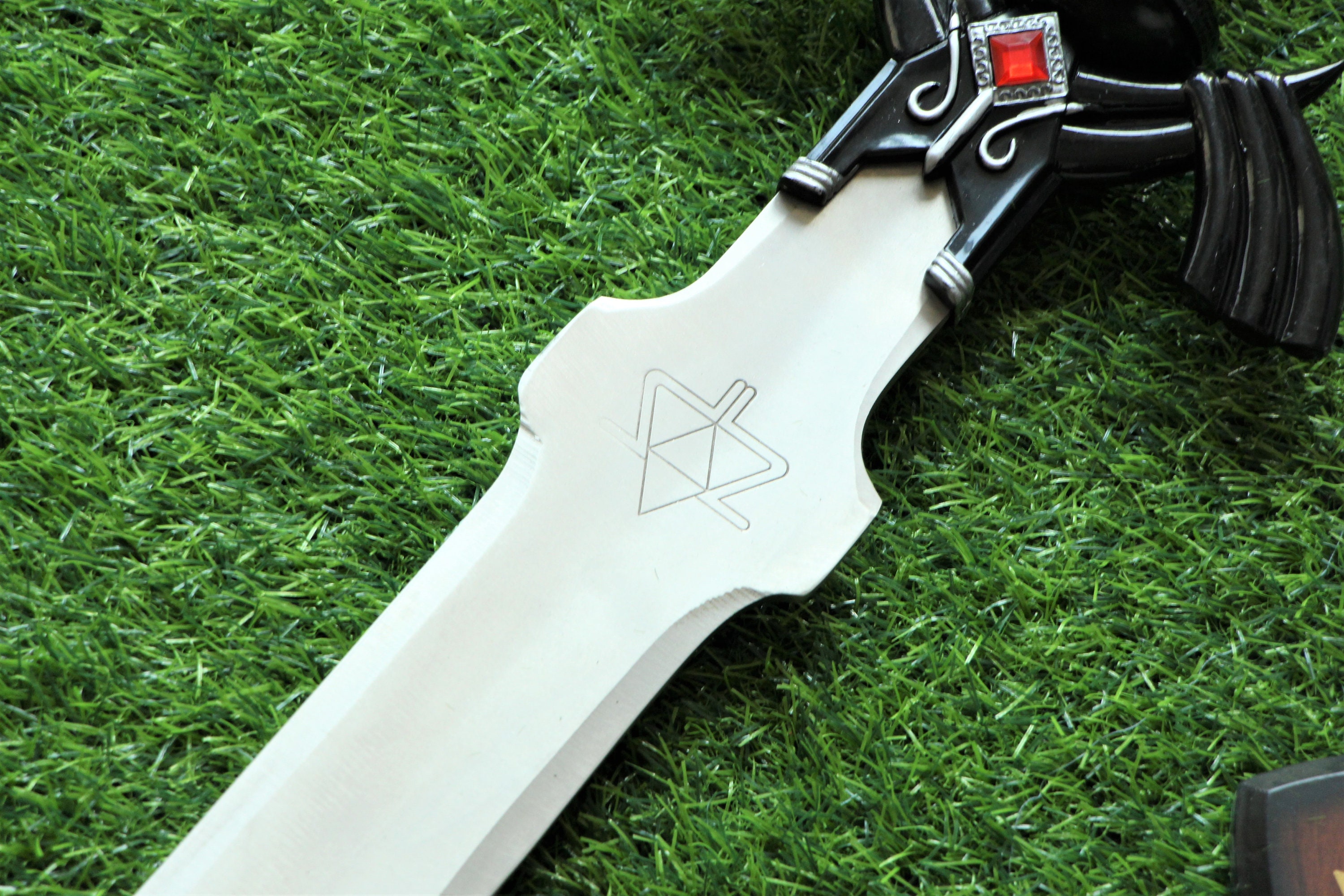 Limited Edition Legend of Zelda Master Sword Full-size Metal Replica ...