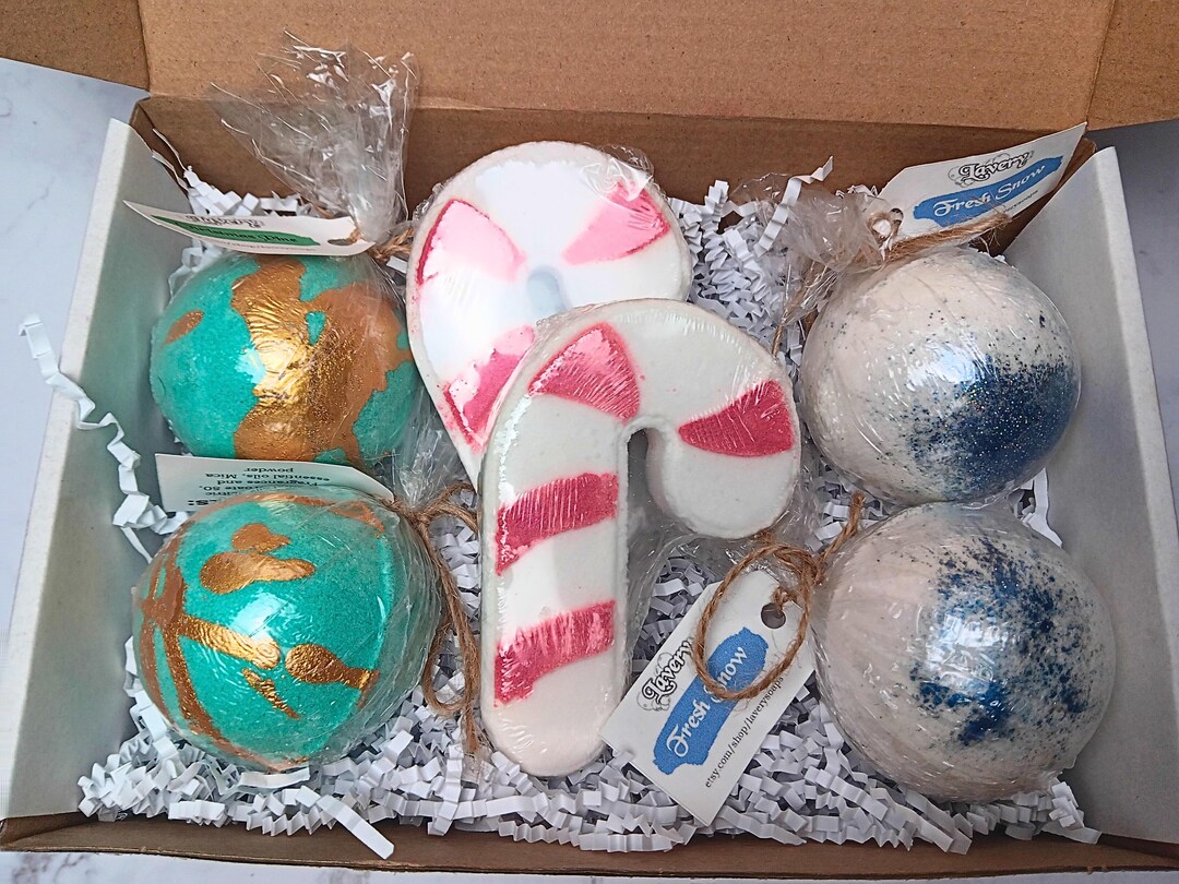 Holiday Bath Bomb Collection Gift Set - Candy Cane, Christmas Pine ...
