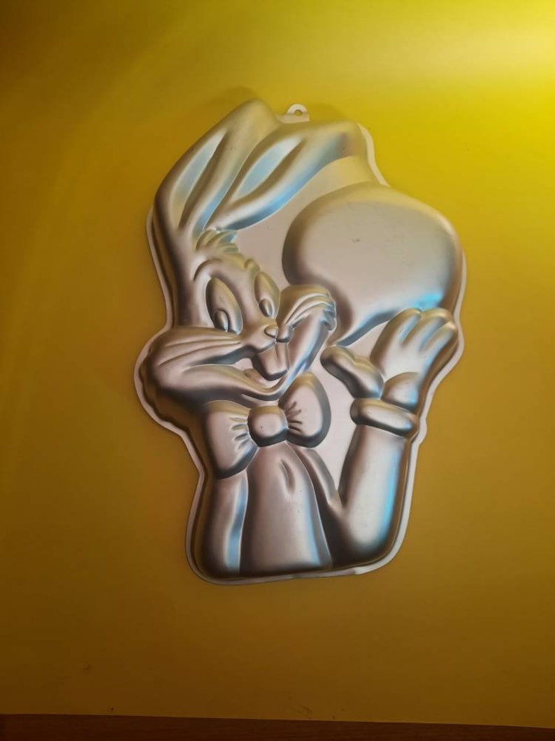 1989 Wilton Enterprises Bugs Bunny Cake Tin , Fully Licensed by Warner ...