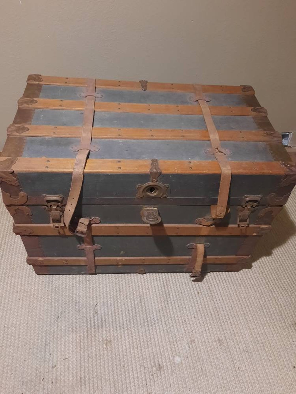 Vintage/antique Steamer Trunk With Storage Shrlf - Etsy