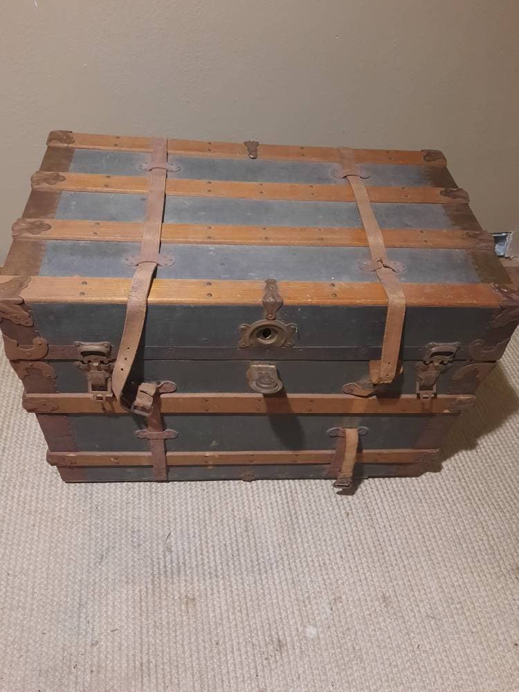 Vintage/antique Steamer Trunk With Storage Shrlf - Etsy