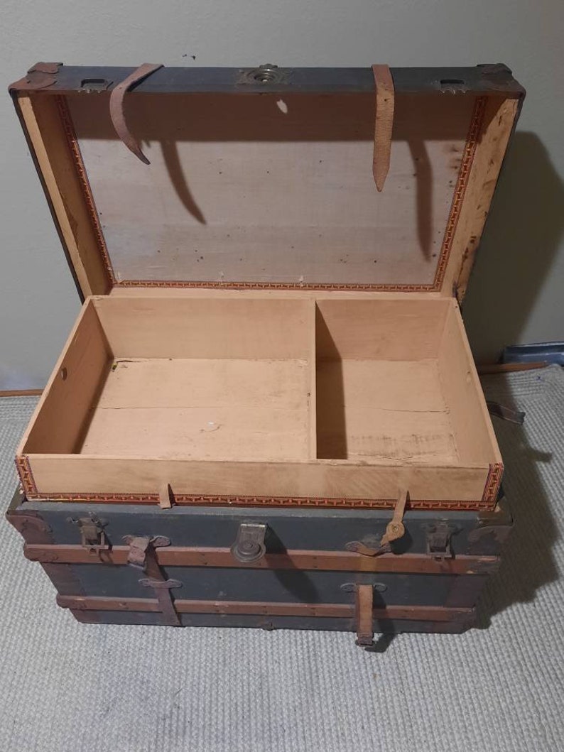 Vintage/antique Steamer Trunk With Storage Shrlf - Etsy