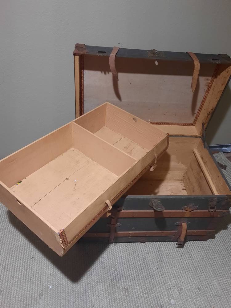 Vintage/antique Steamer Trunk With Storage Shrlf - Etsy