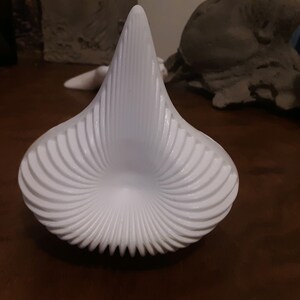 Triangular Groove Geometric Form Resin Statue, Geometric Shape, Modern ...