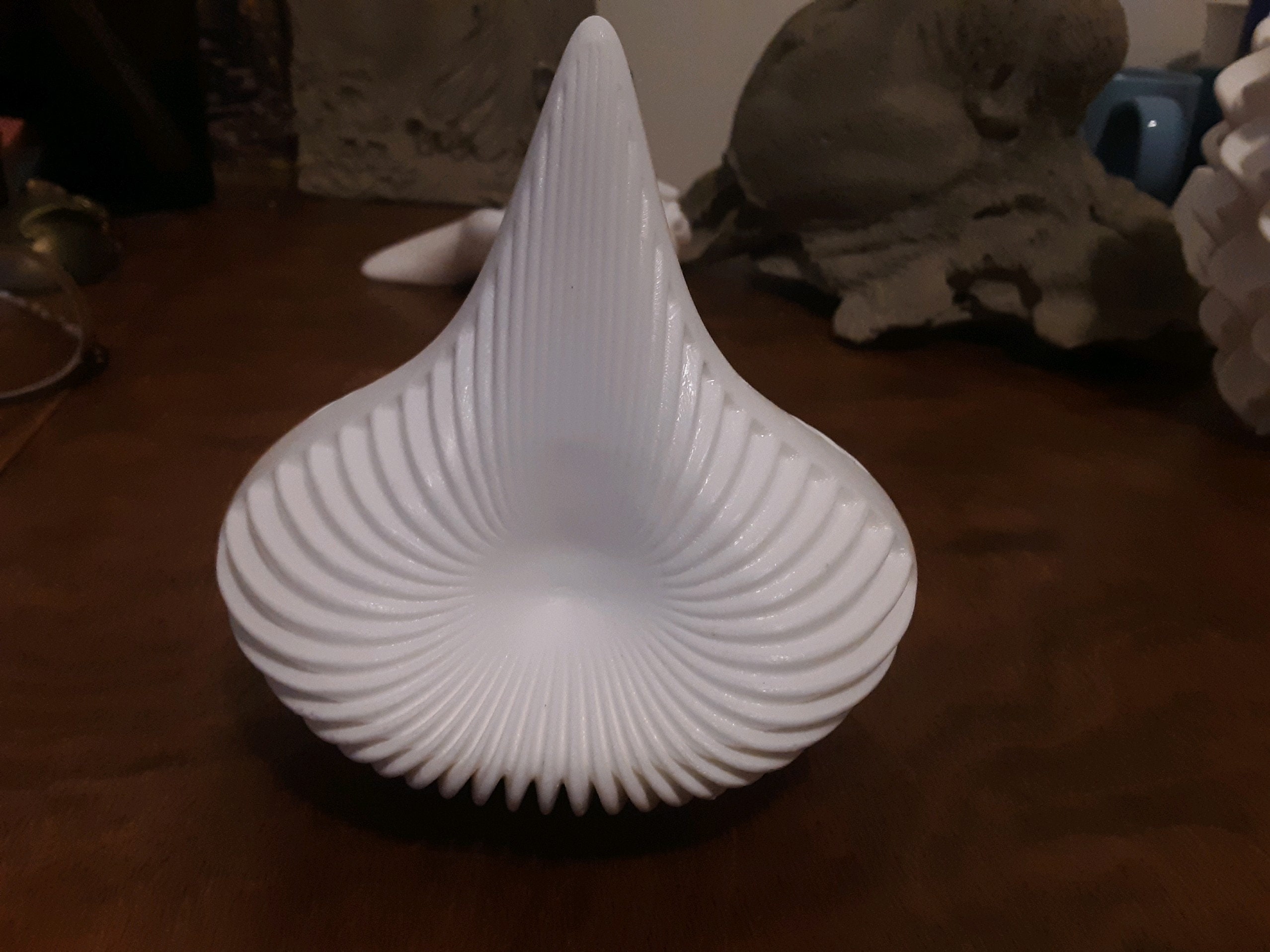 Triangular Groove Geometric Form Resin Statue, Geometric Shape, Modern ...