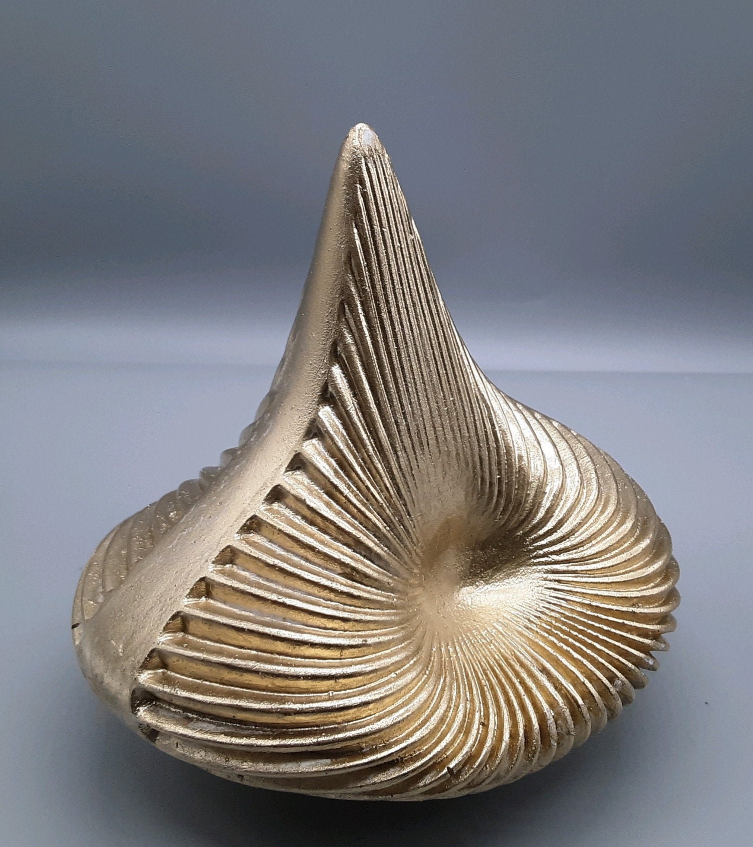 Triangular Groove Geometric Form Resin Statue, Geometric Shape, Modern ...