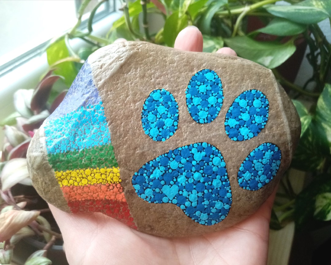 Memorial Stone for Pets, Personalizable With Name, Beautiful Paw With ...