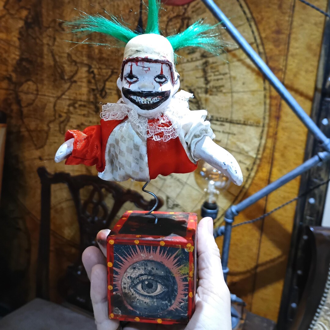 Creepy Clown, Coulrophobia, Circus Theme, Ceramic Dolls, Phobia, Spooky ...