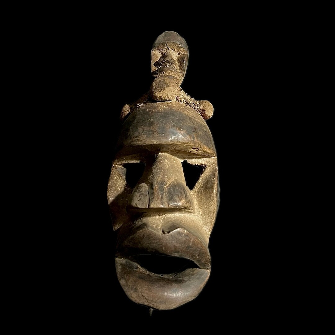 African Masks Liberia Passport Mask in the Style of the Deangle Masks ...